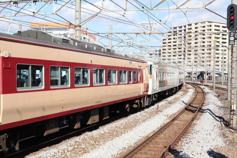 185系（OM08編成・157系色）: 乗り物BOX