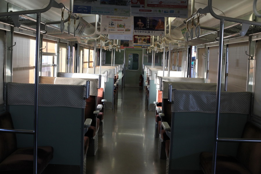 岡山の115系300番台湘南色、D27編成: 乗り物BOX